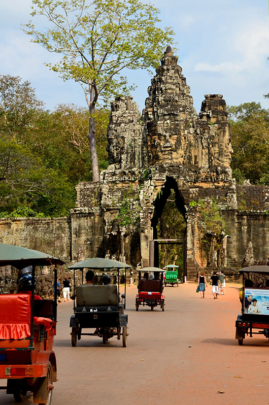 Cambodia – The Frozen Smile Of The Bayon – The Urge To Wander